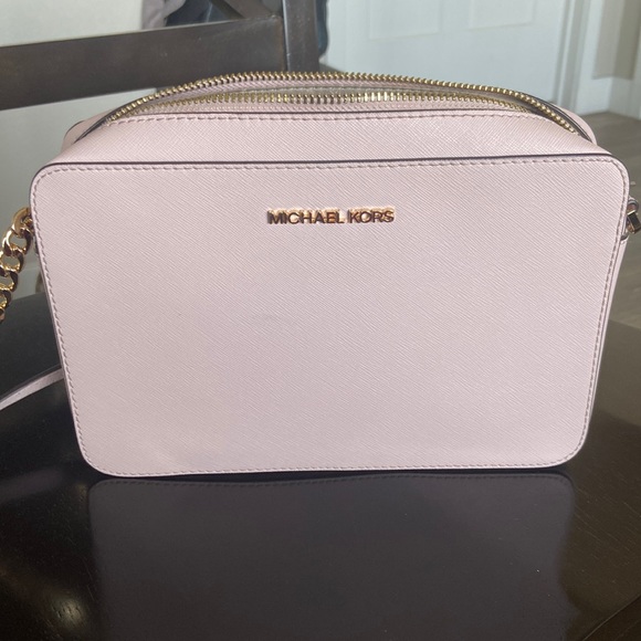 Michael Kors | Bags | Michael Kors Medium Purse | Poshmark